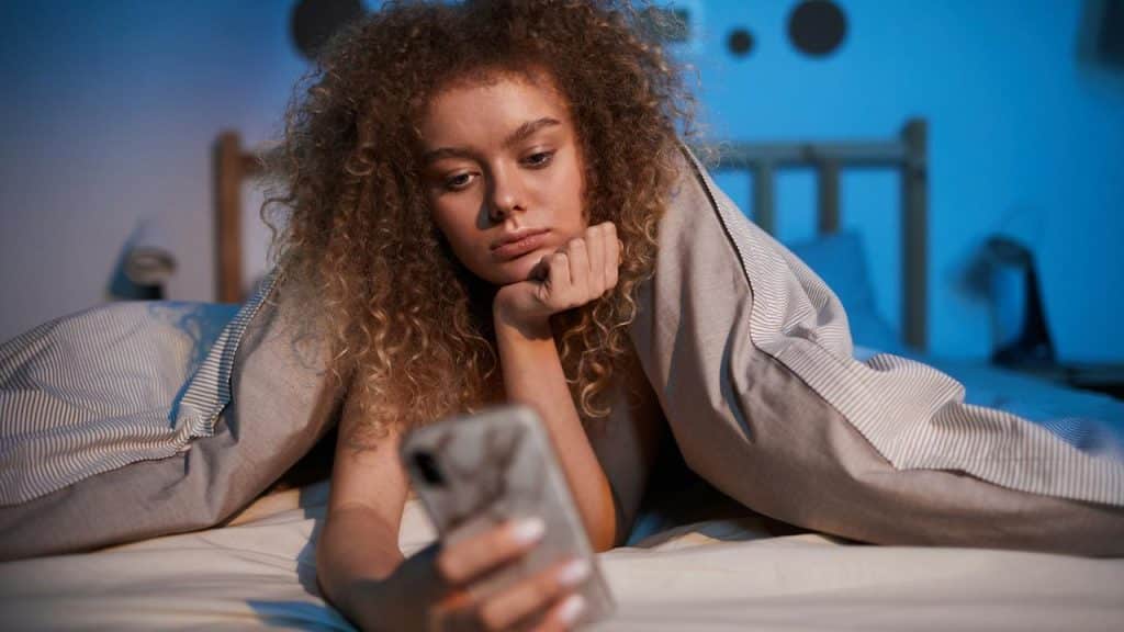 17 Telltale Signs a Person Is Still Not Over Their Ex