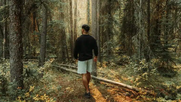 15 Reasons Longtime Friends Suddenly Cut You Off Without Warning