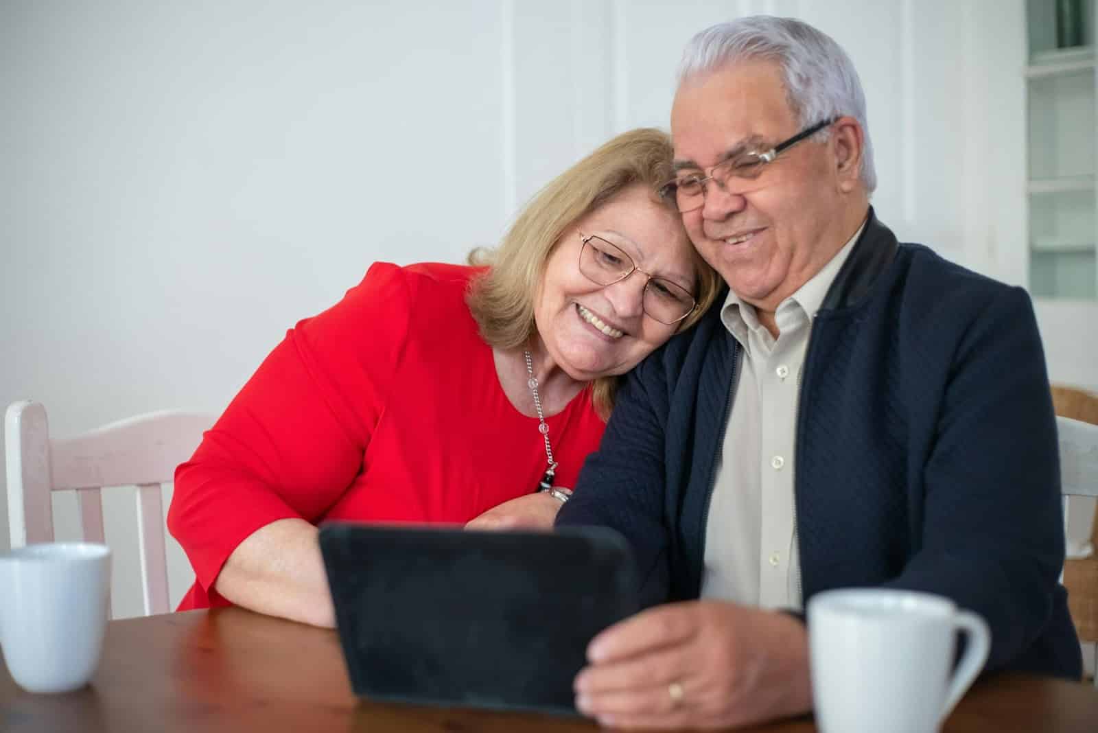 Romance Without Rush: 18 Reasons Slow Love Lasts Longer