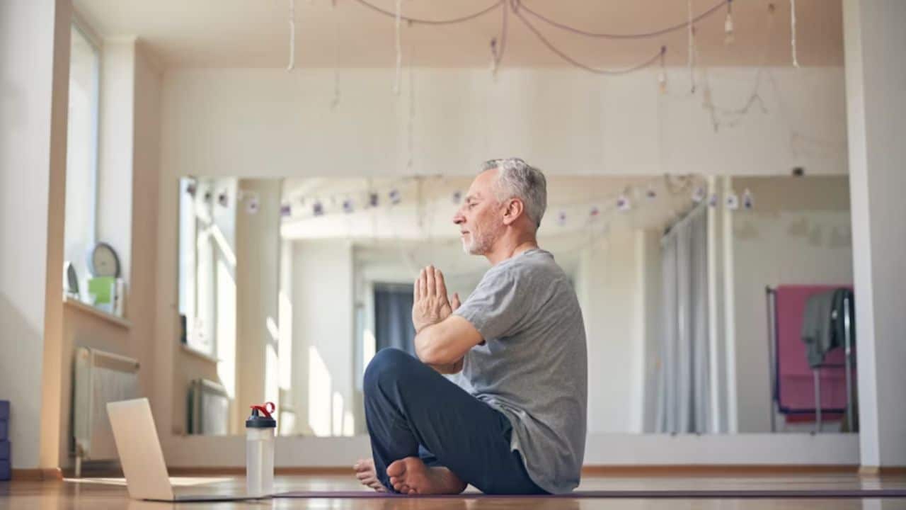 17 Reasons Some Men Stay Happily Married for Decades