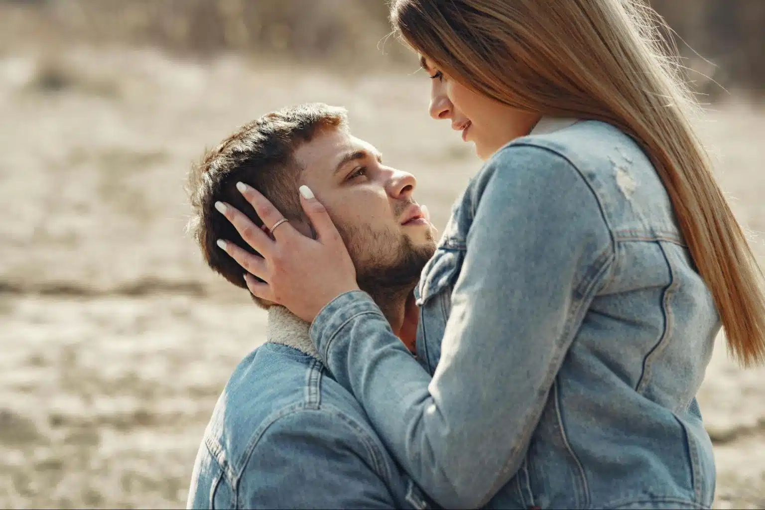 Too Much, Too Fast: 18 Signs You’re Being Love-Bombed (Not Loved)