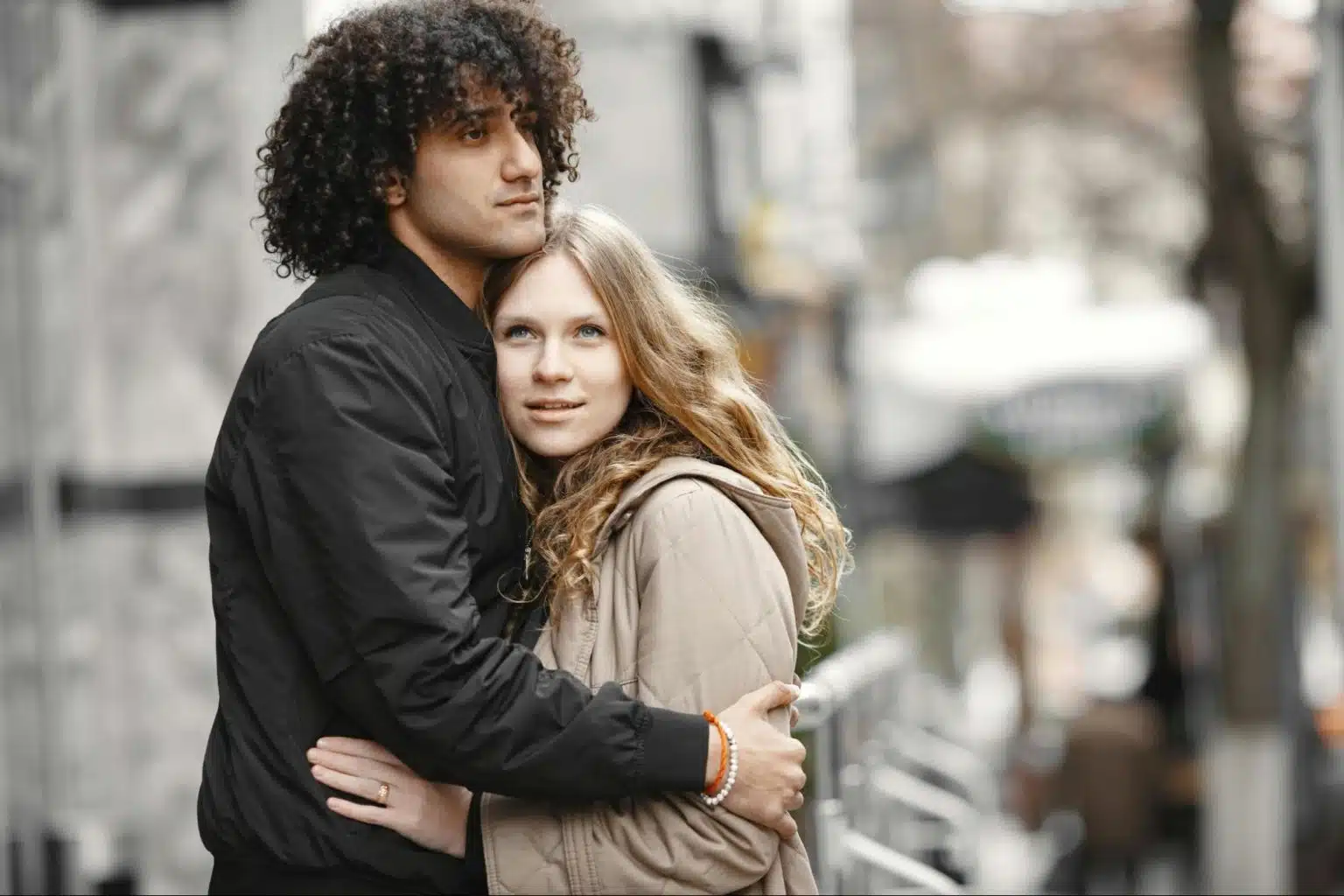 Too Much, Too Fast: 18 Signs You’re Being Love-Bombed (Not Loved)