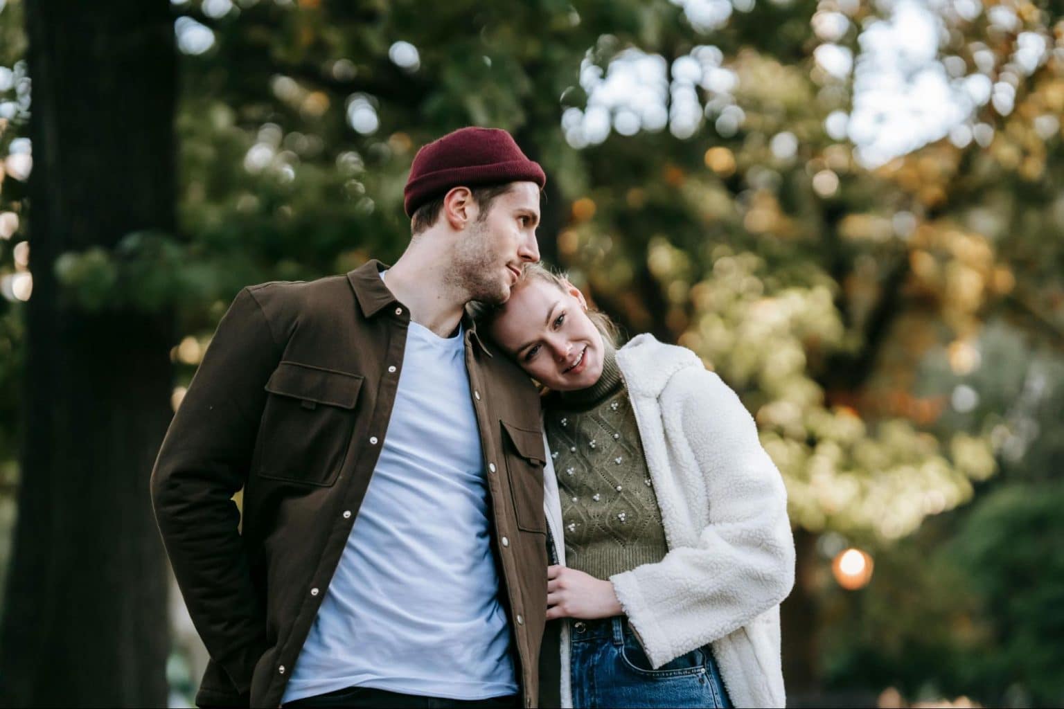 19 Subtle Ways Men Show Commitment Without Saying a Word