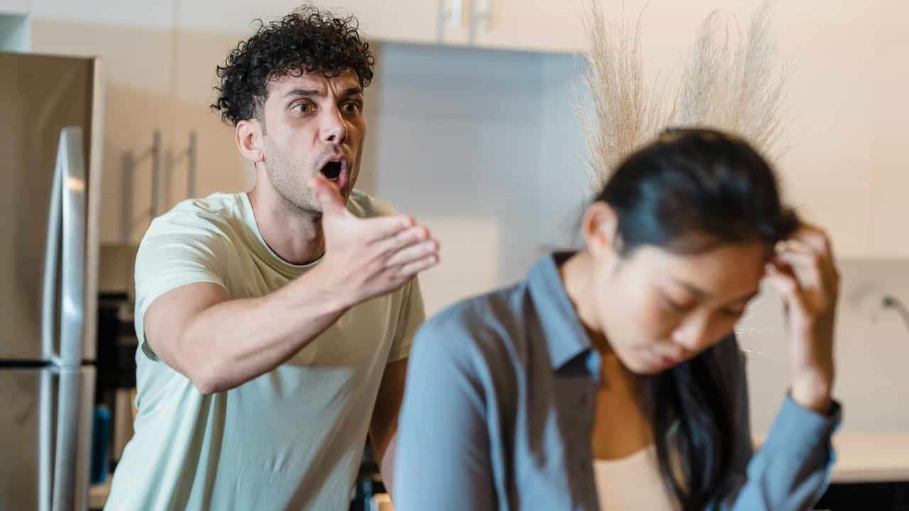 17 Absolute Worst Ways to Handle a Heated Argument With Your Spouse