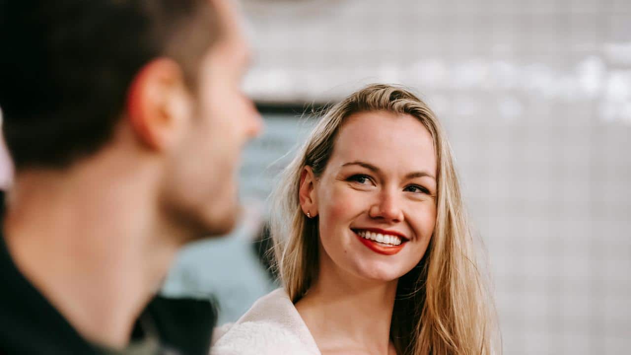 If You Want to Catch a Woman's Attention, Avoid These 17 Rookie Mistakes