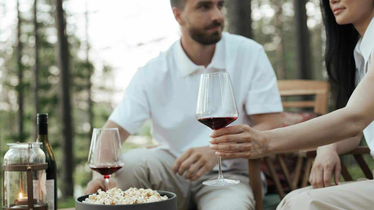 17 Ways To Flirt With A Woman The Right Way And Get Her Number