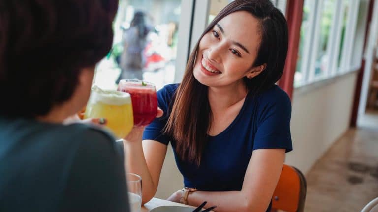 17 Ways To Flirt With A Woman The Right Way And Get Her Number