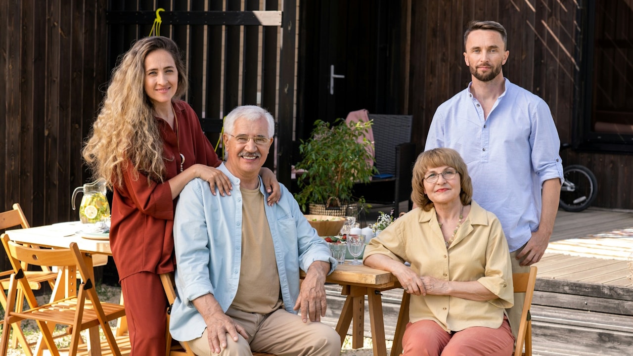 Love Without Labels: 18 Ways Older Couples Are Breaking Traditional ...