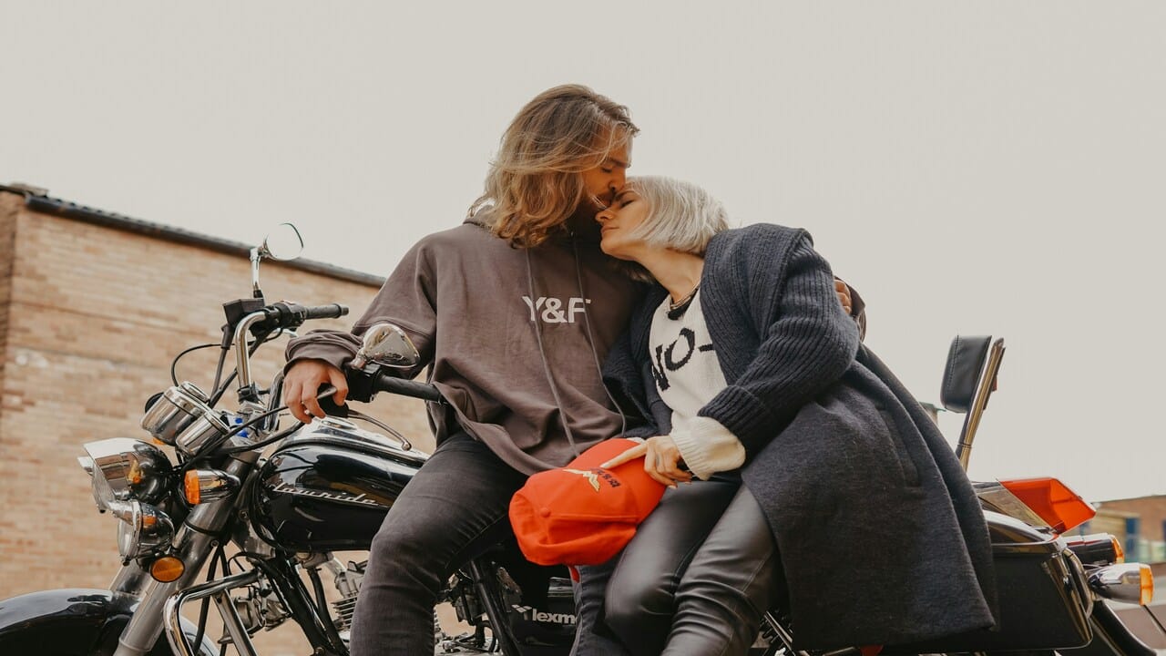 18 Ways Men Can Reignite Romance Without Being Cheesy
