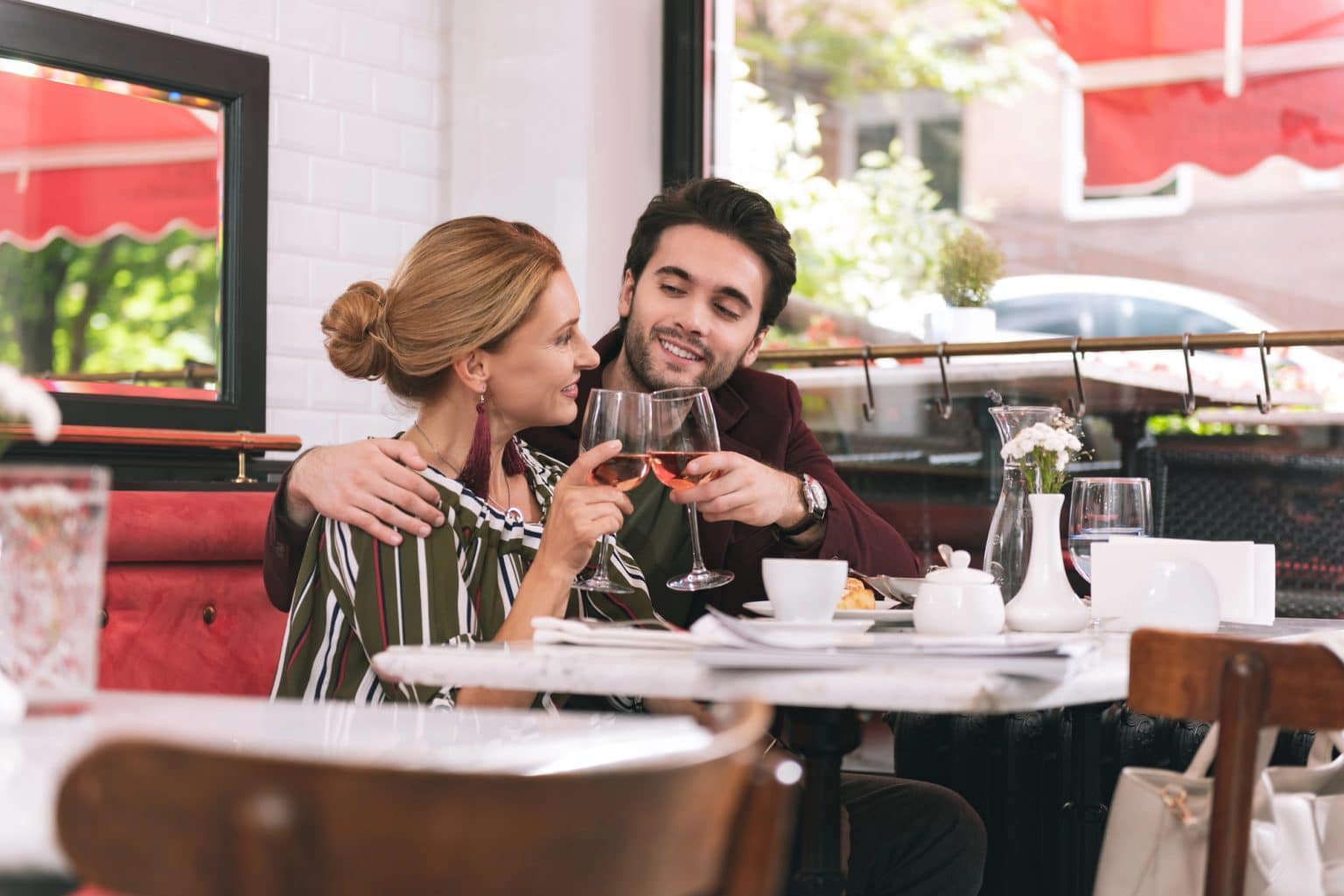 20 Reasons Why Dating an Older Woman Is Worth Considering