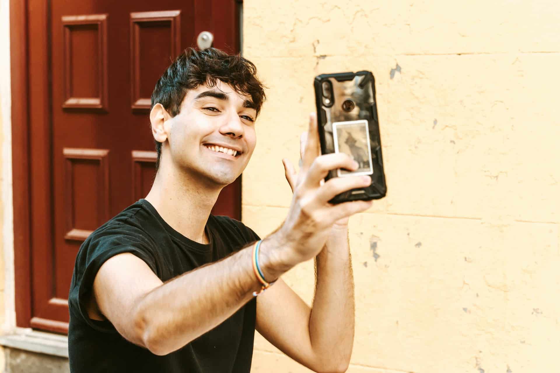 17 Tips on How to Make A Long-Distance Relationship Work