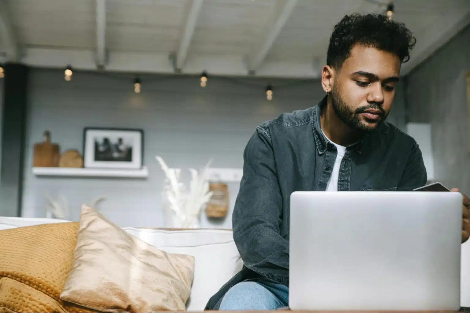 18 Secrets Long-Distance Couples Learn the Hard Way