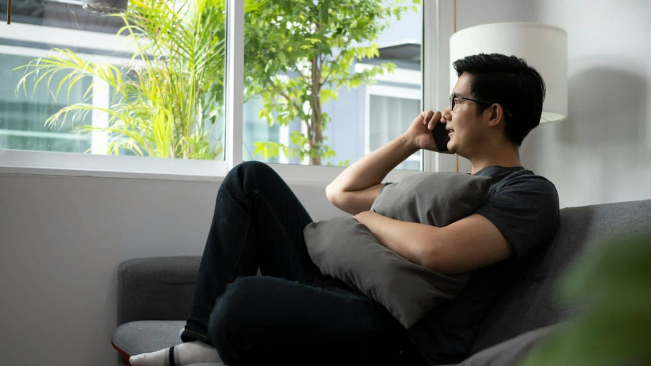 17 Behaviors Every Married Man Displays When He’s Secretly Miserable