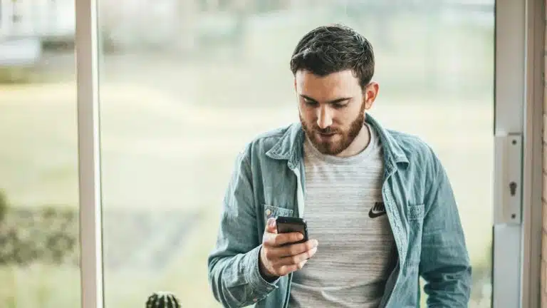 16 Rules of Texting Her Back and Keeping a Conversation Alive