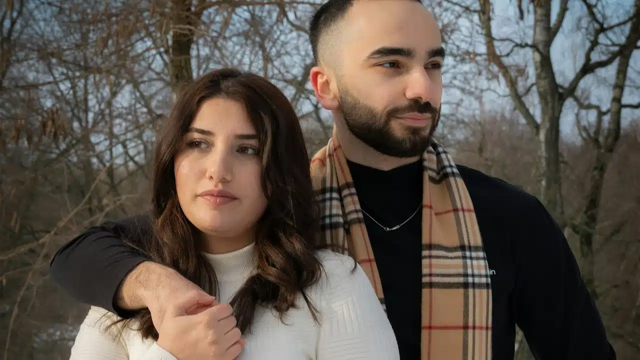 16 Simple Gestures Women Love (And What Men Often Get Wrong)