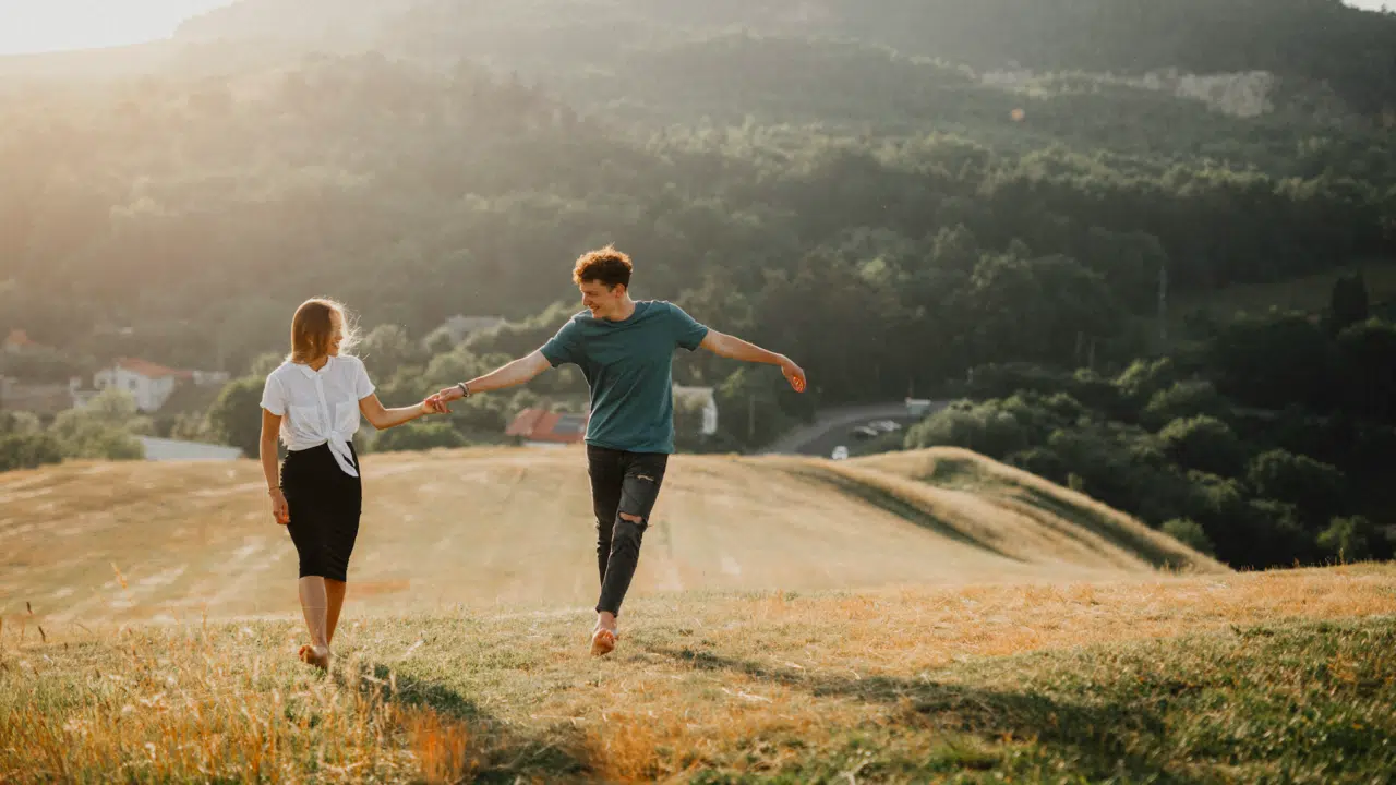 When a Man Is Genuinely Interested, He’ll Do These 17 Things Naturally