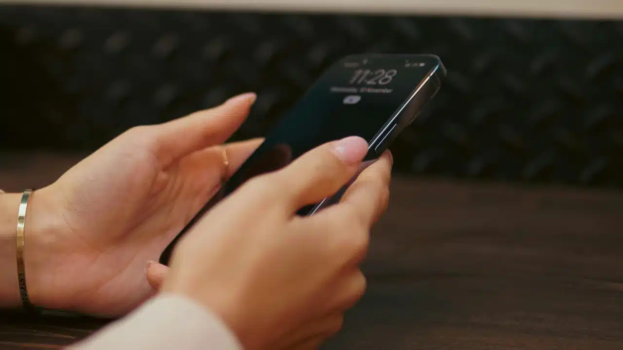 If Your Spouse Is Texting Someone Else, These 15 Signs Will Be Very Obvious