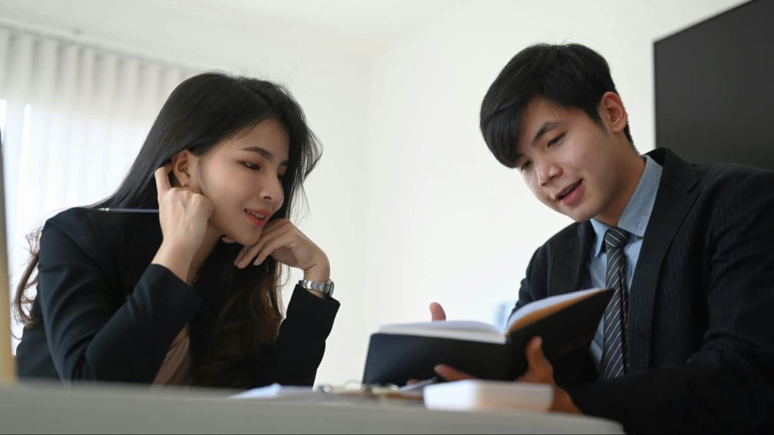 17 Things Younger Women Expect From Men in Their 40s