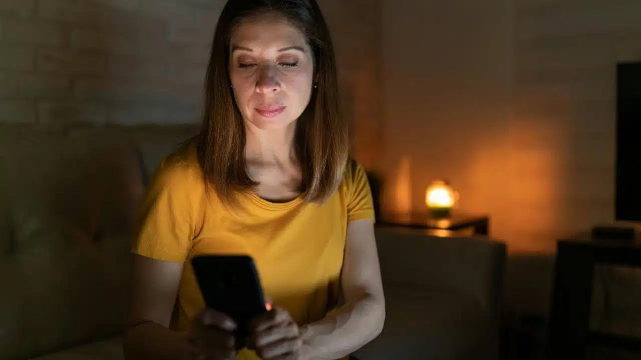 If Your Spouse Is Texting Someone Else, These 15 Signs Will Be Very Obvious