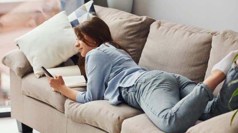 If Your Spouse Is Texting Someone Else, These 15 Signs Will Be Very Obvious