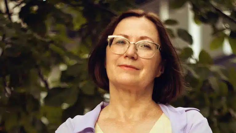 15 Things Men Find Unattractive in Women Over 50 And How to Avoid Them