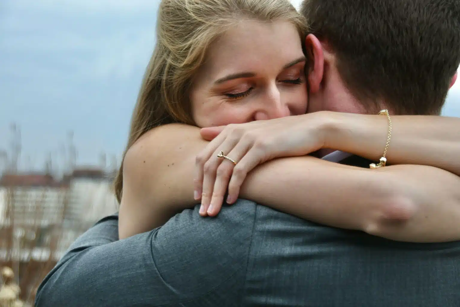 16 Subtle Signs She’s Really Into You and Wants Something More