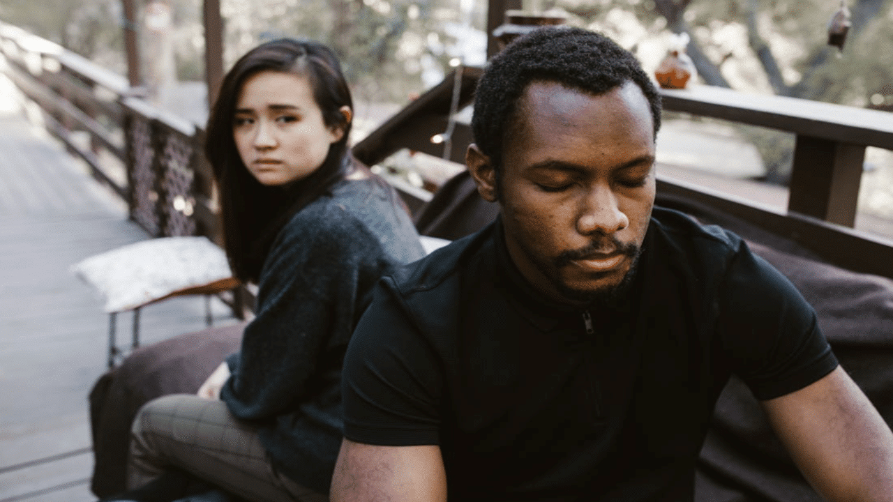 These 17 Behavioral Shifts Reveal Emotional Withdrawal