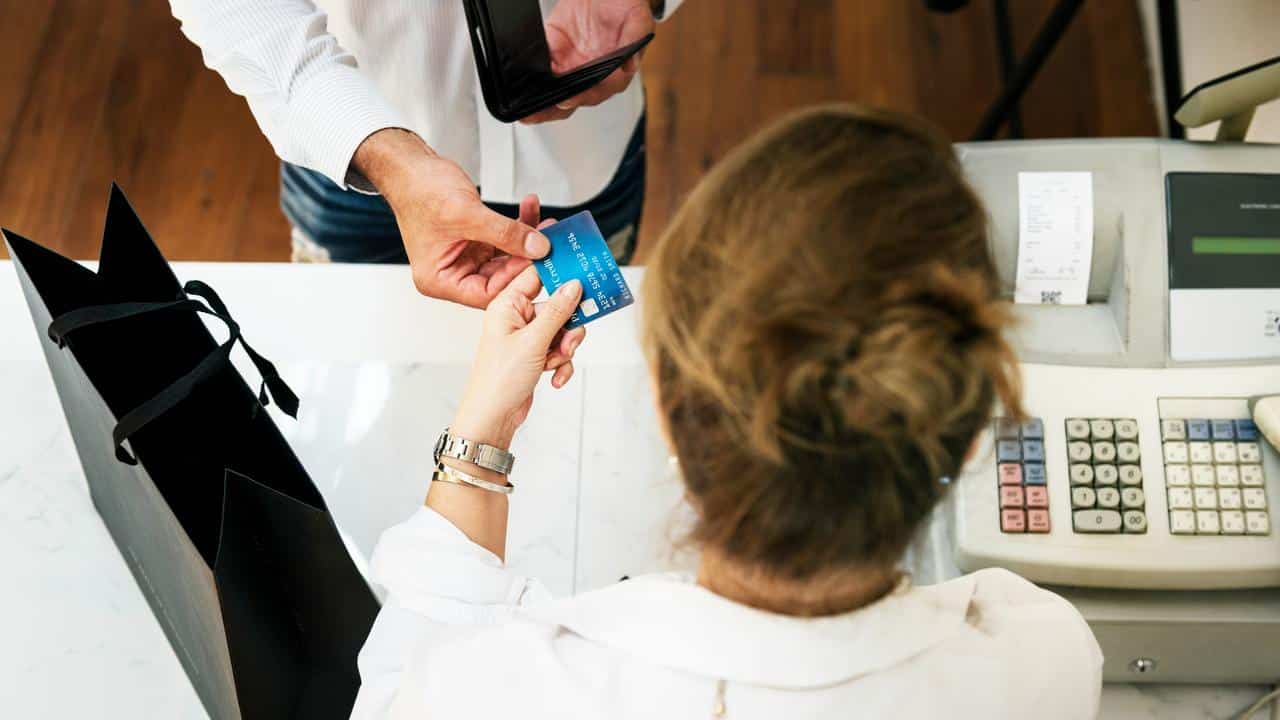 16 Ways Women Pressure Men Into Making Expensive Financial Decisions ...