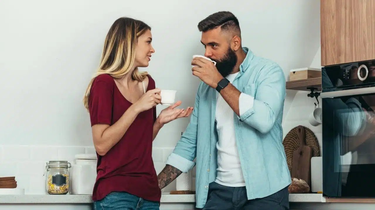 20 Ways Women Show Interest That Leave Men Completely Clueless