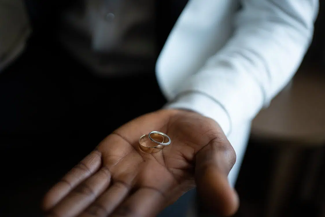 Why Men and Women Experience Commitment Differently, 18 Psychological ...