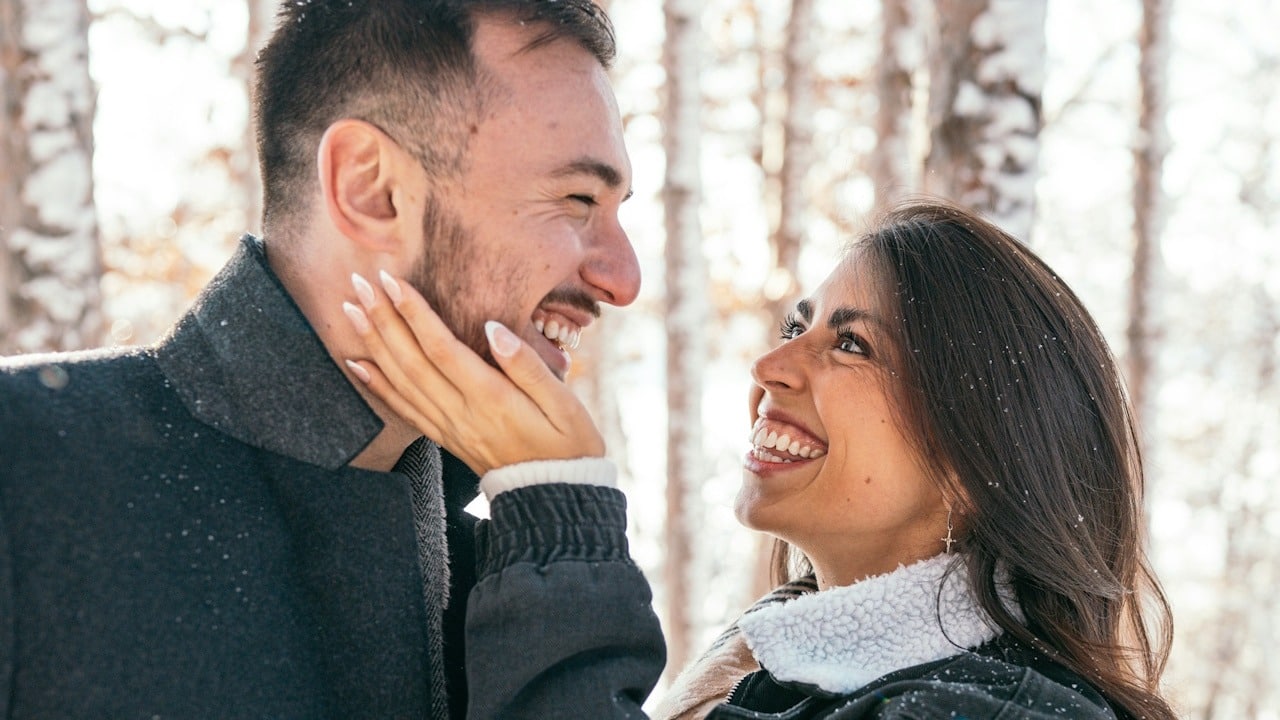 15 Things Men Notice About a Woman in the First Few Seconds - The ...