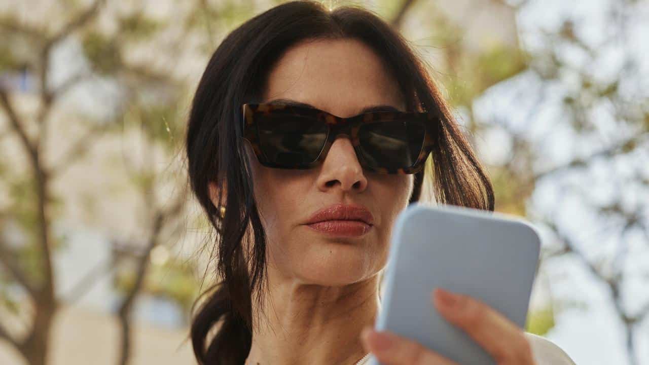 Can You Trust Her Or Not? 15 Ways to Tell if A Woman is Just Bluffing ...