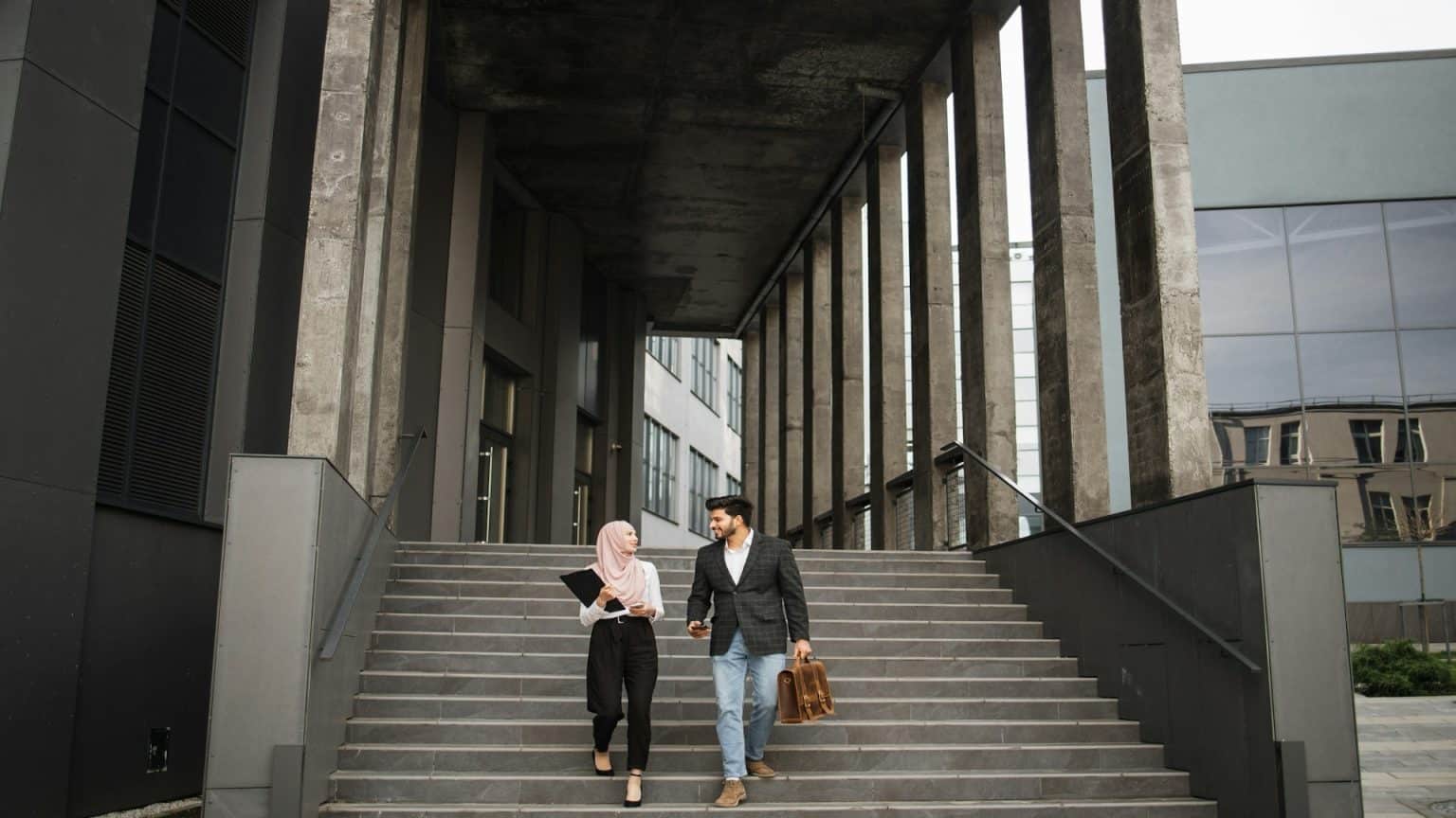 How Two People Can Love Each Other but Not Be Ready - The Modest Man