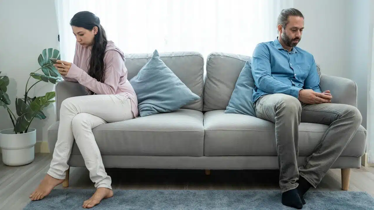 15 Ways How Jealousy Affects a Relationship Adversely - The Modest Man